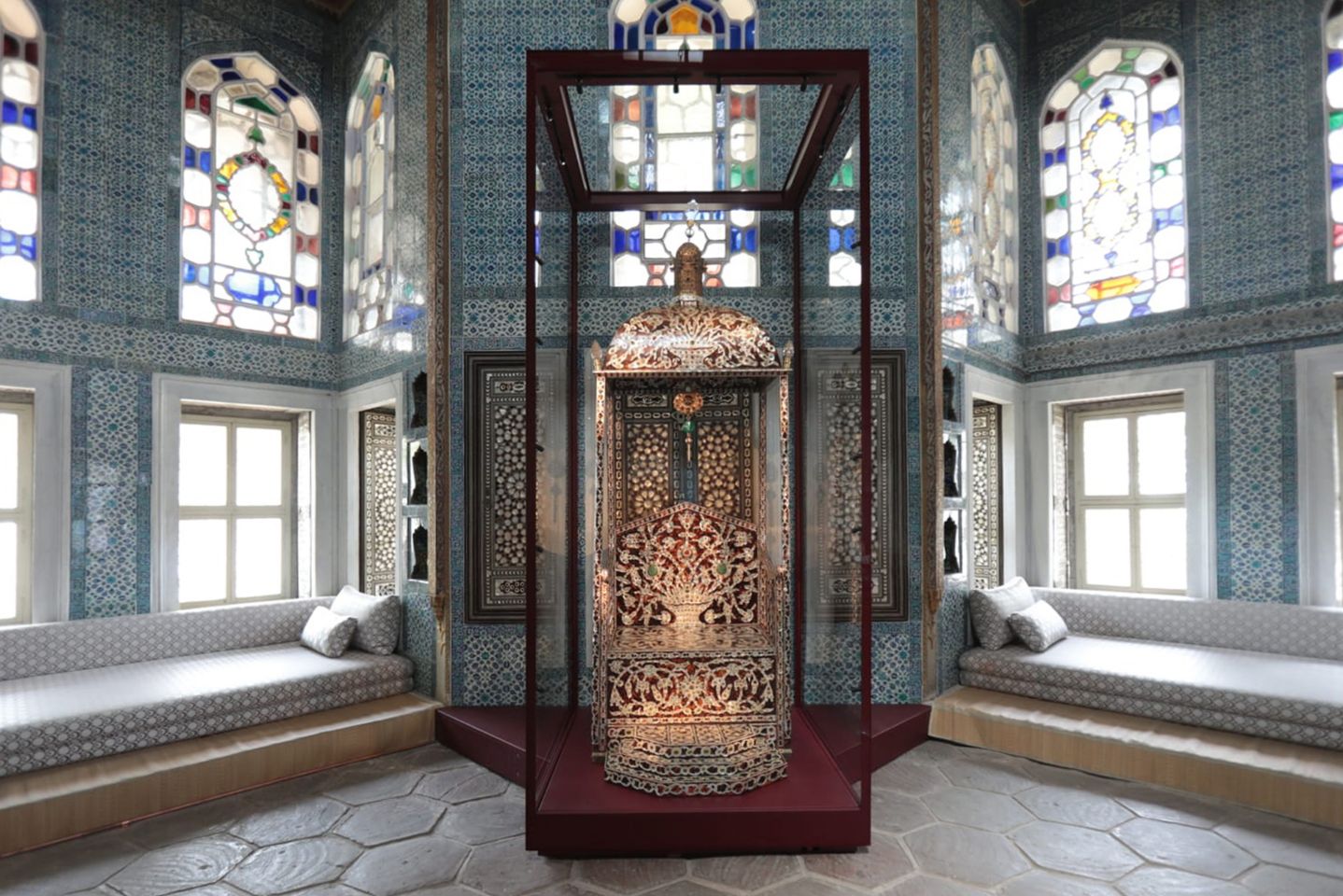fibula - Müze Teknolojileri - TOPKAPI PALACE MUSEUM - CEREMONIAL THRONE